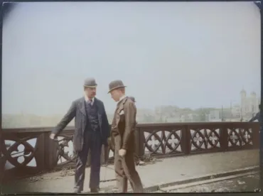 Victorian Fashion - Tower Bridge